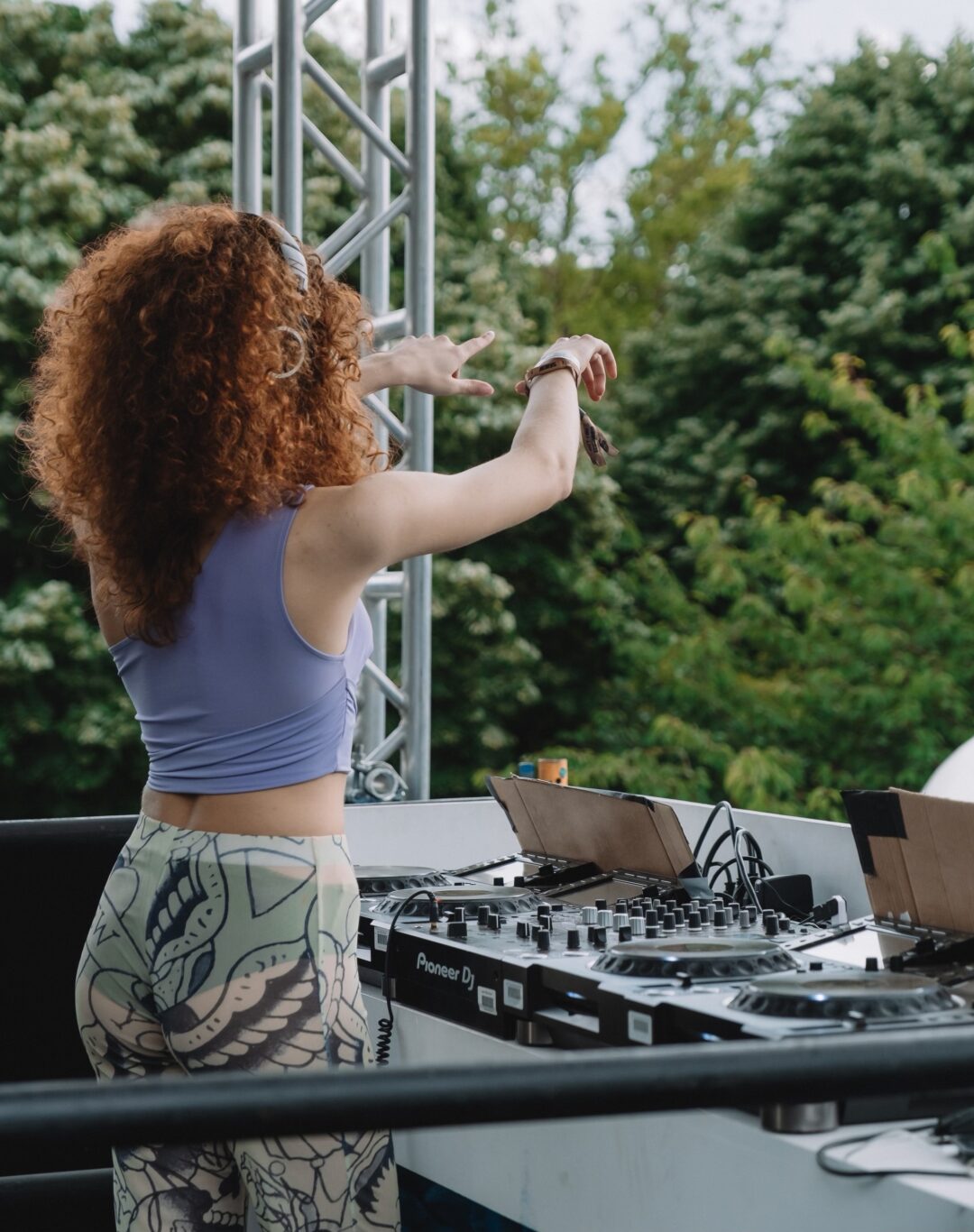 Bella de Leon - 4AM Artists