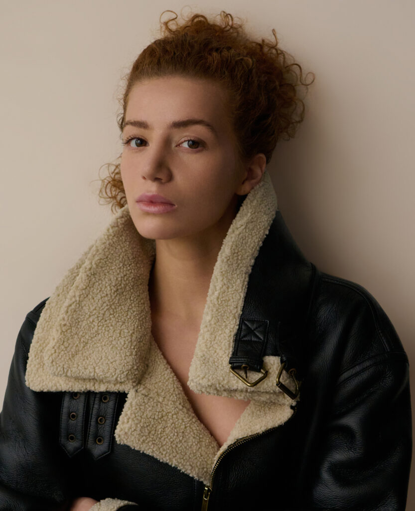 Bella de Leon - 4AM Artists